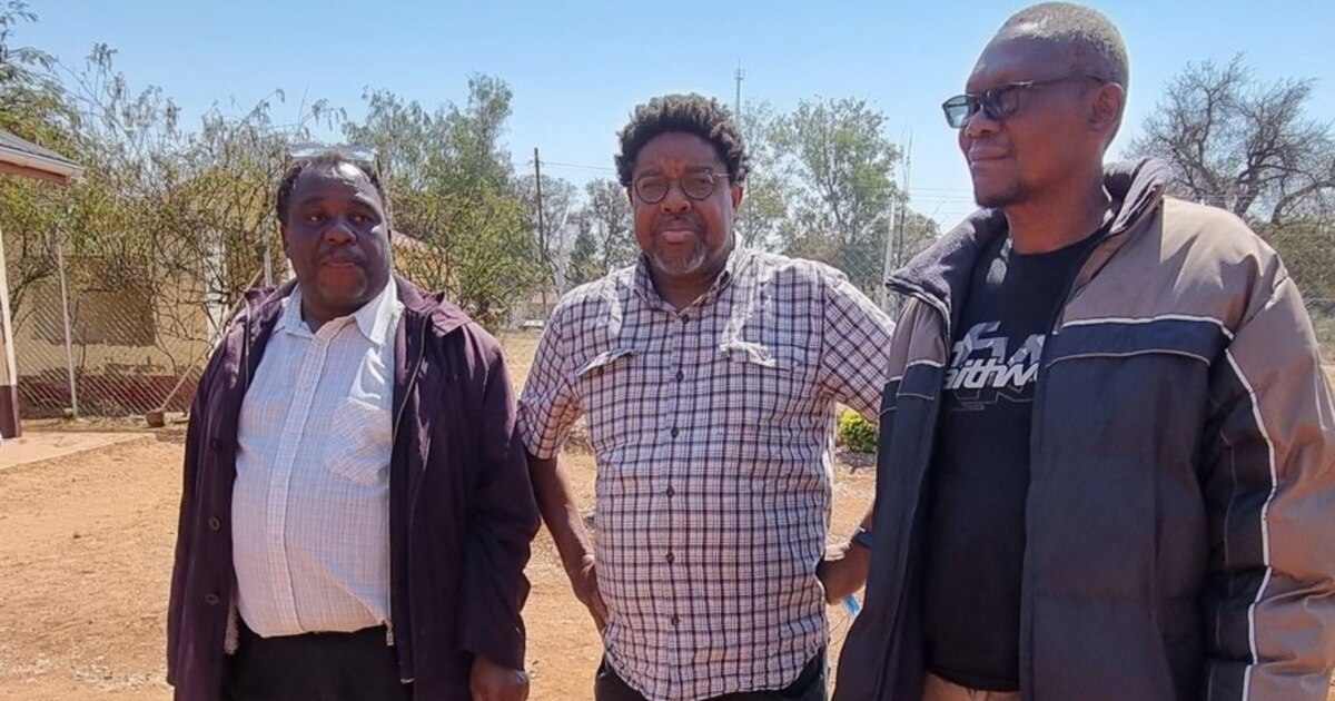 Abalimi Abathathu abeEsidakeni Farm Bakhululwe Esitokisini Ngemali ...