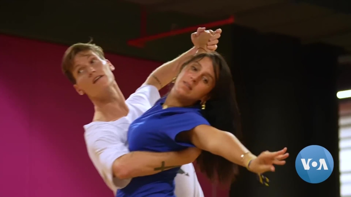 Crimean Tatar Singer Uses Star Power to Help Ukrainian Cause