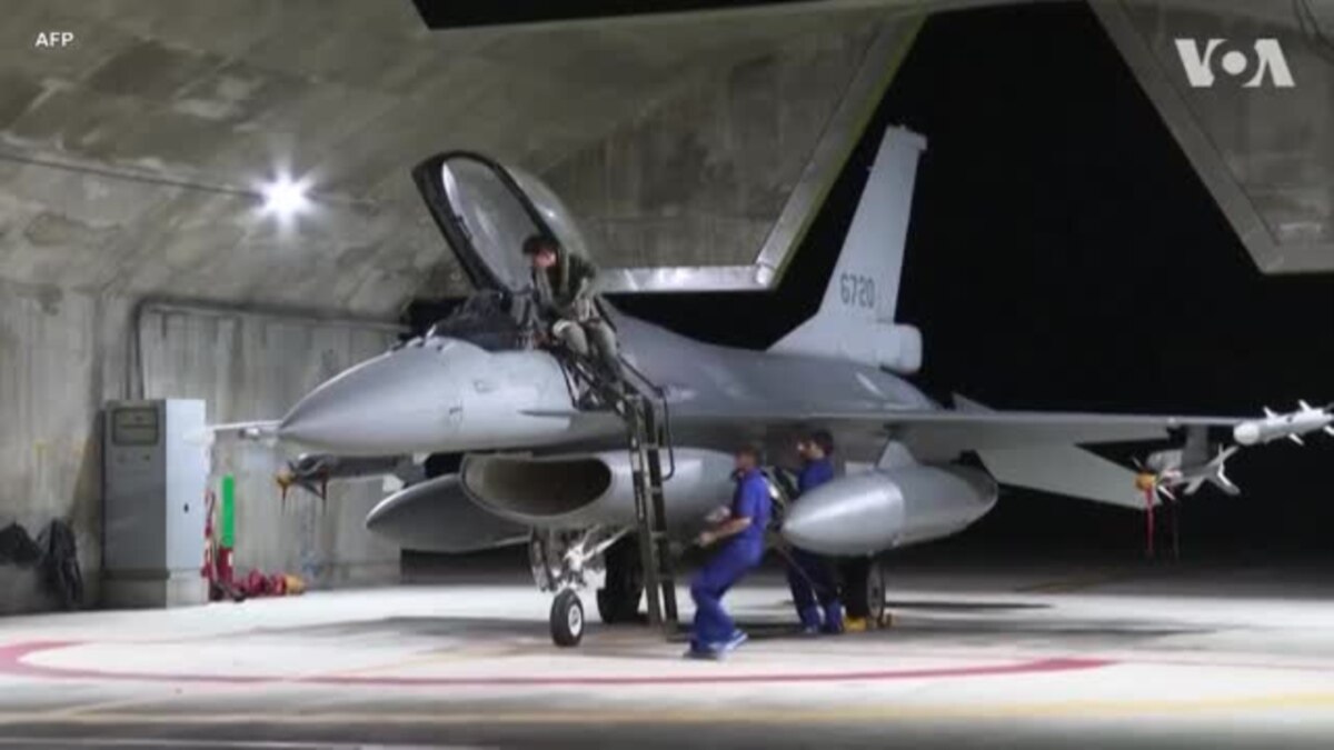 台军展示其F-16V最先进战机 表示“中共军演是很好的练兵机会”