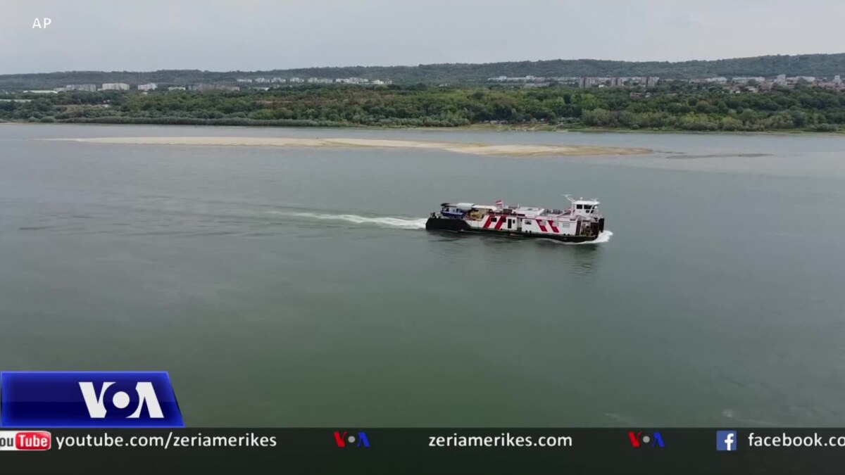 Lumi i Danubit me nivelin më të ulët të ujit në 100 vjet