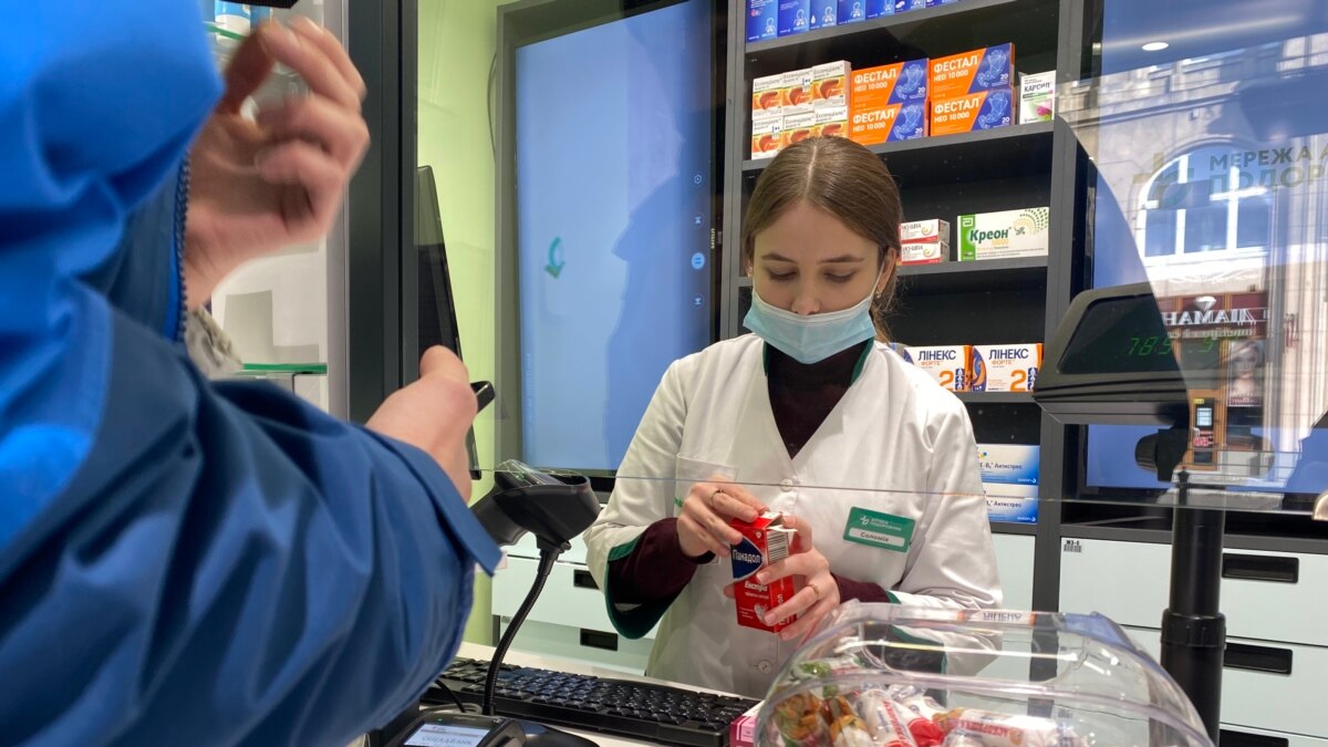 Paris, farmacitë prodhojnë kapsula amoksiciline