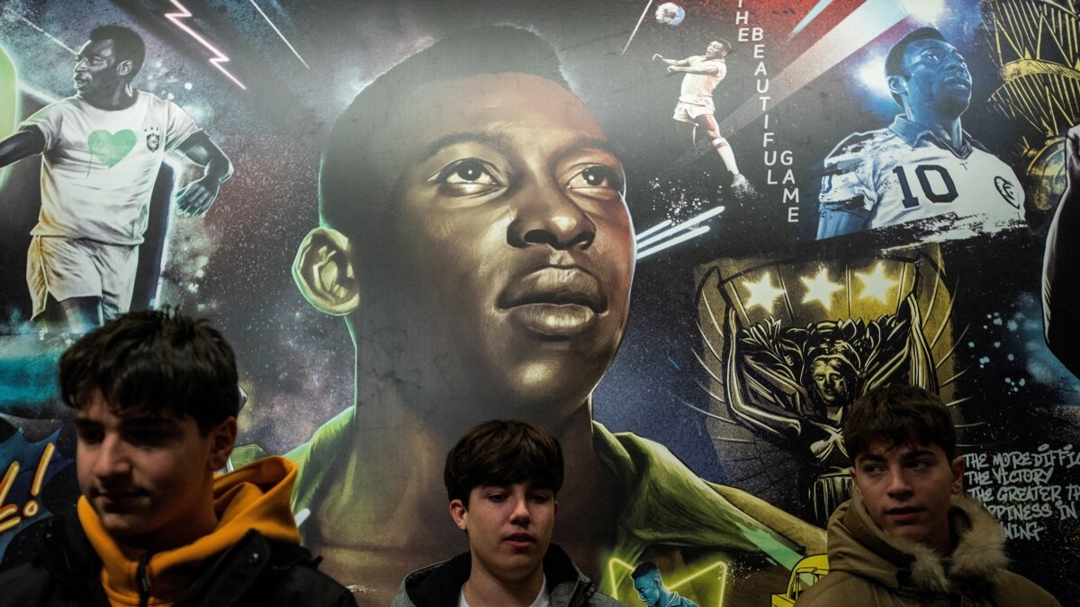 Pele Gets Hero's Sendoff