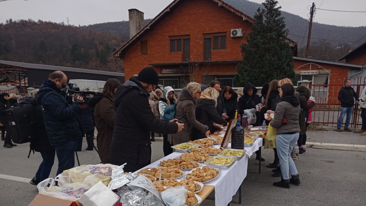 Srbi na barikadama obeležili Svetog Nikolu