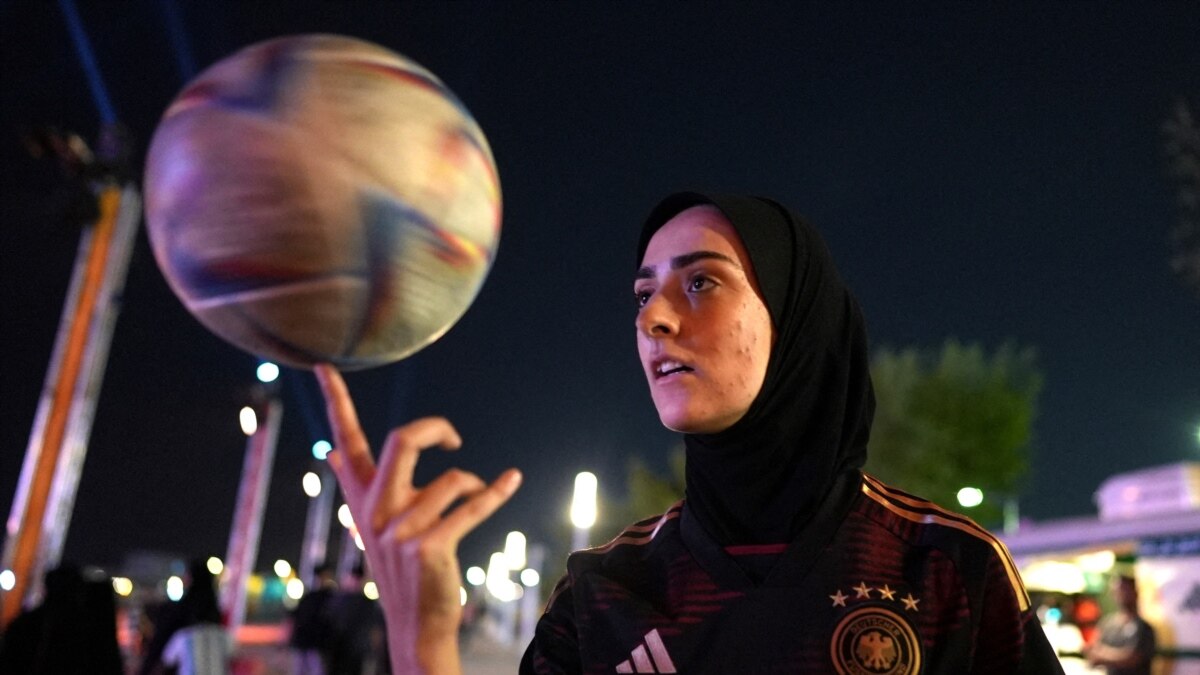 Acrobacias con la pelota más alla del velo: la historia de Maymi Asgari