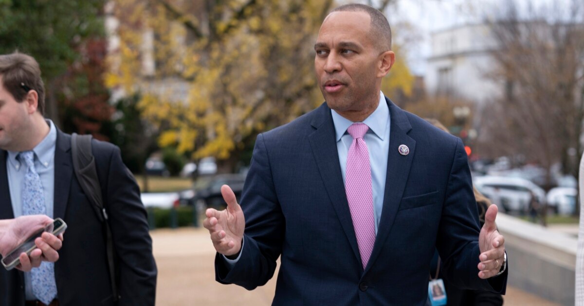 សមាជិក សភា គណបក្ស ប្រជាធិបតេយ្យ ជ្រើស រើស លោក Hakeem Jeffries ជា ...