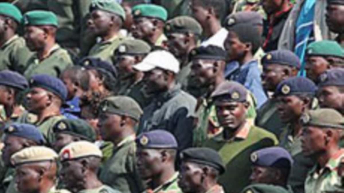 Zimbabwe: "Exército que apoia partido é bando armado"