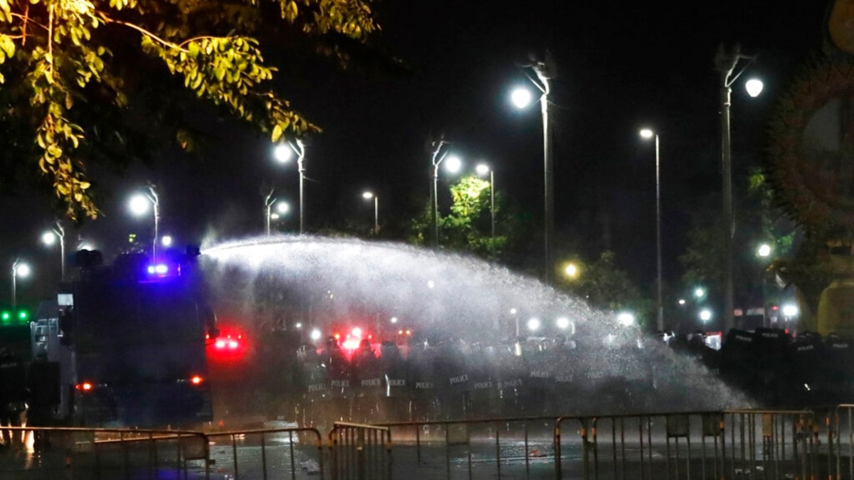 Thai Police Use Tear Gas, Rubber Bullets to Break Up Protest