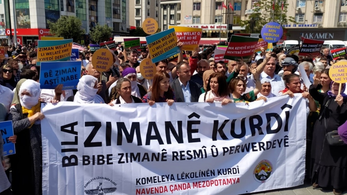 Dem Partî Daxwaza Perwerdeya Bi Zimanê Kurdî Dike
