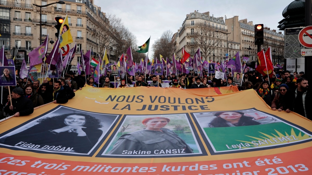 Kurds from Around Europe Demonstrate Over Killings in Paris