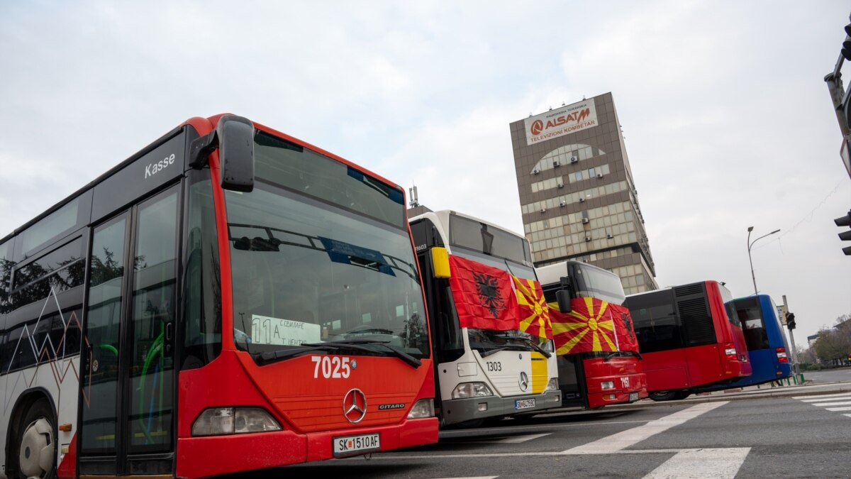 В понеделник помасовна блокада на Скопје ако нема решение за приватните превозници рече Ленин