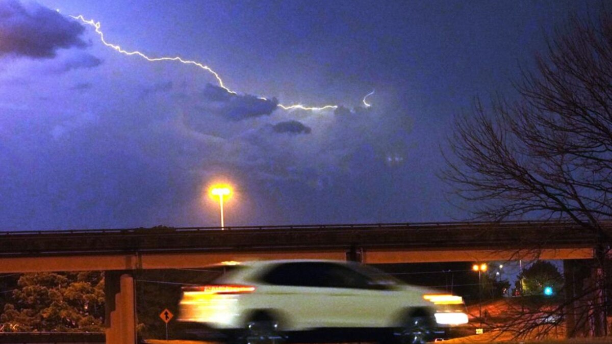 Tormentas causan grandes tornados e inundaciones en el sur de EEUU