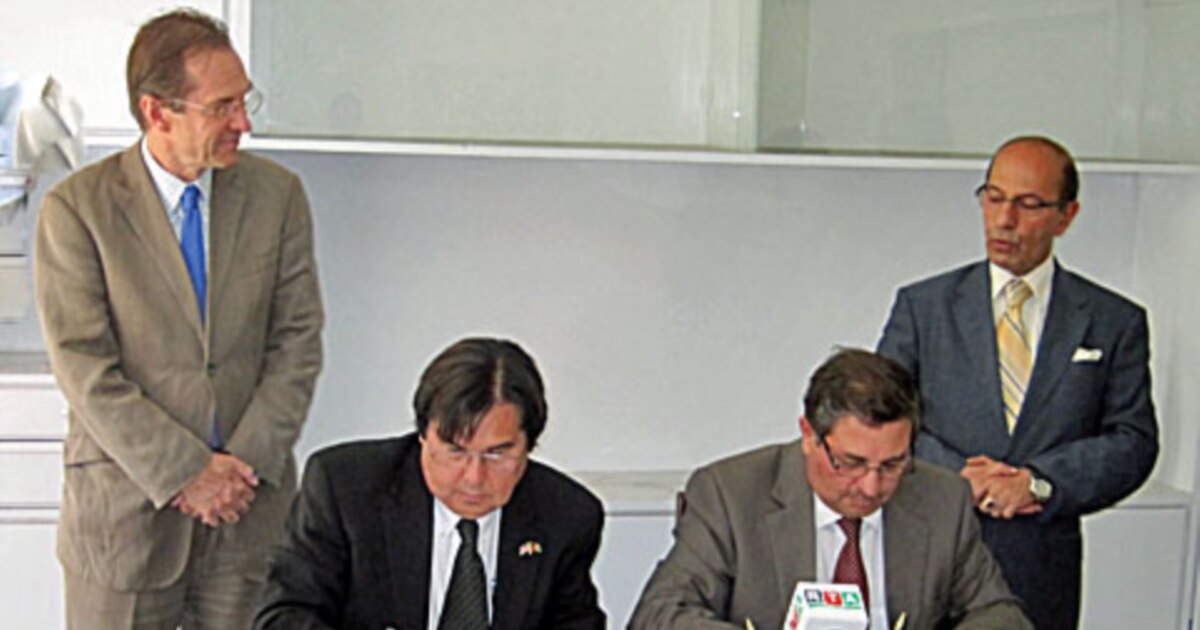 VOA’s TV Ashna Signs 5 Year Agreement with Radio Television Afghanistan