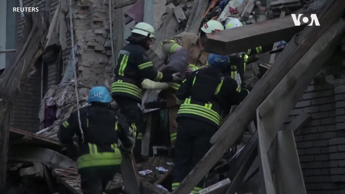 Rescuers Help Residents Stuck Under Rubble After Zaporizhzhia Strike