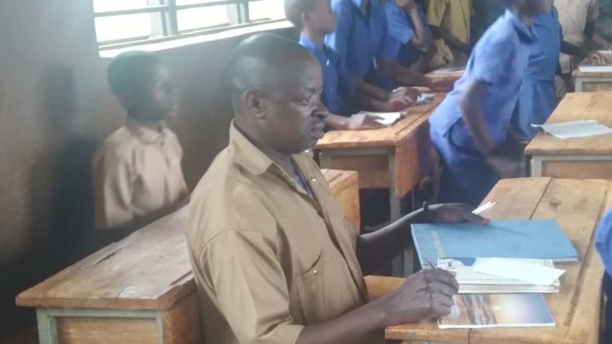 Rusengamihigo w'Imyaka 54 Yahisemo Kugana Intebe y'Ishuri mu Mashuri Abanza Muri Nyamasheke