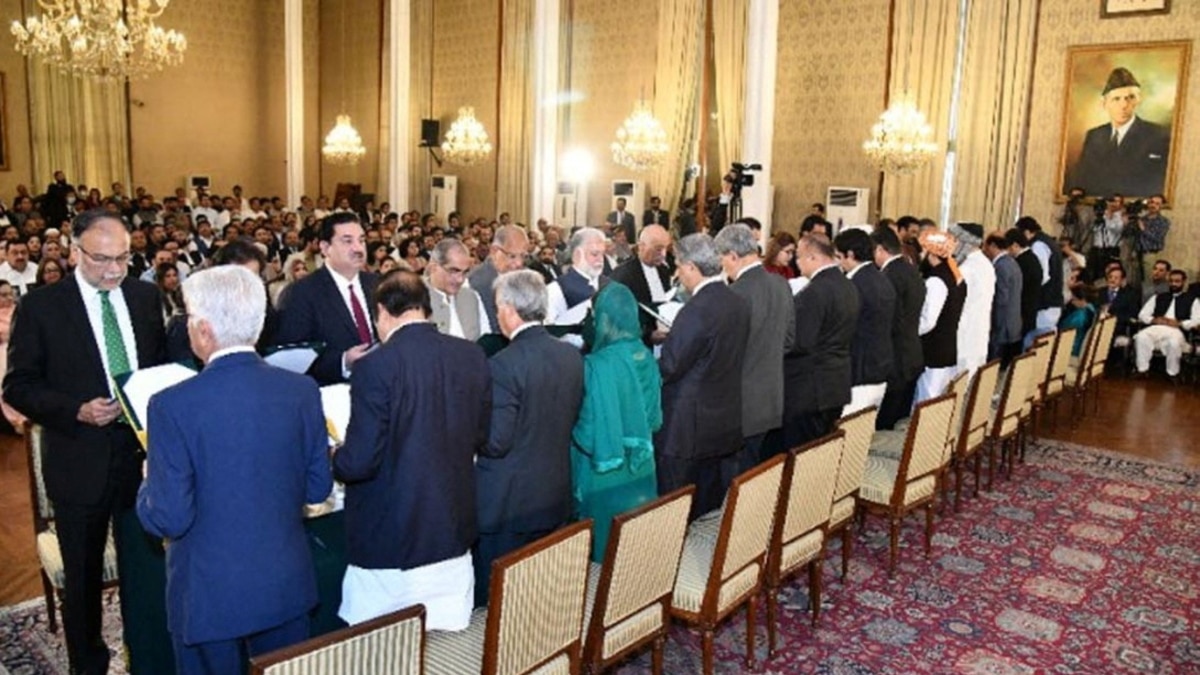 Pakistan’s New Cabinet Sworn Into Office