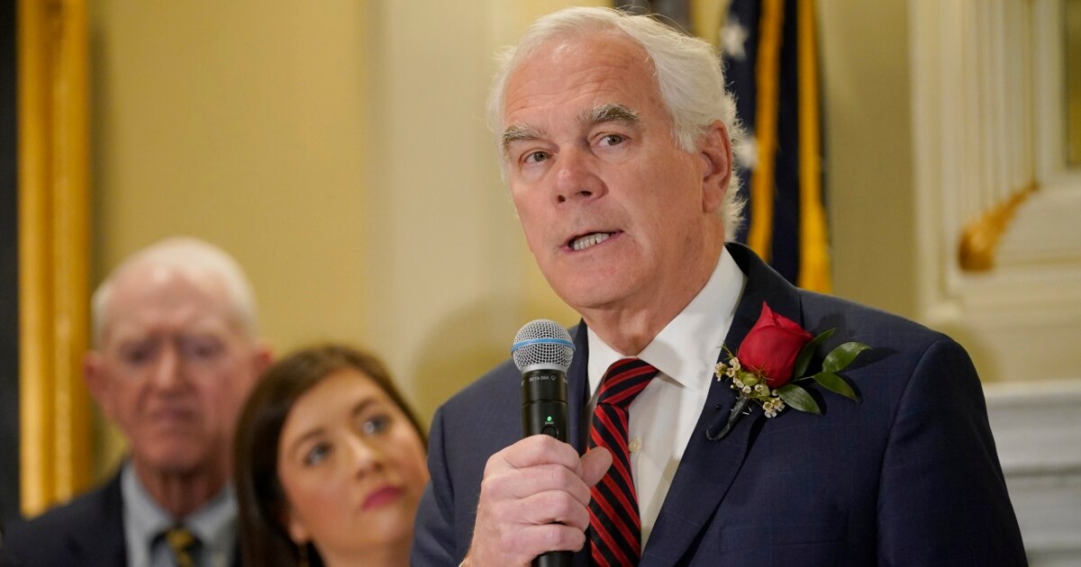 Gouvènè Oklahoma a Siyen yon Lwa Ki Rann Avòtman Ilegal