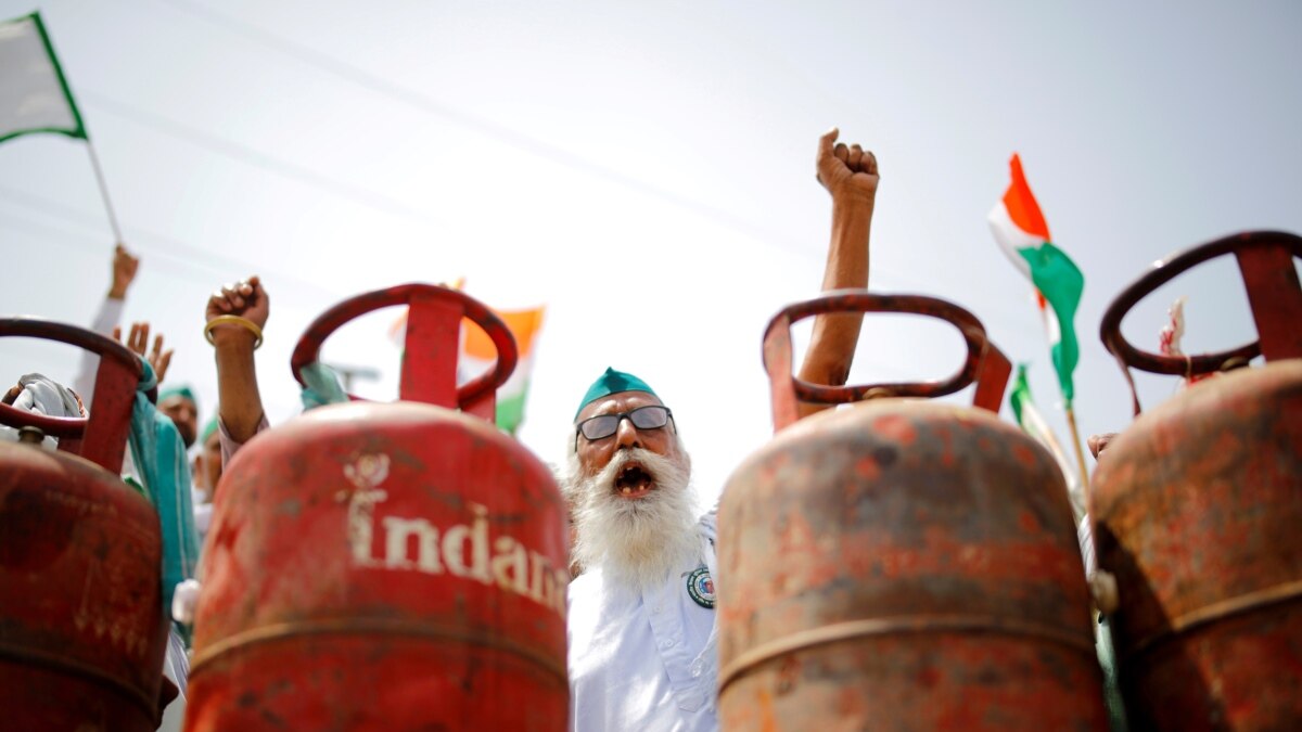 Angry Indian Farmers to Protest Near Parliament