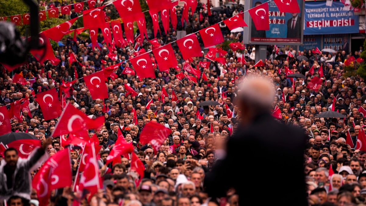 Turkiga oo xabsiga dhigay 128 qof oo ay ku jiraan saxafiyiin Kurdi ahi