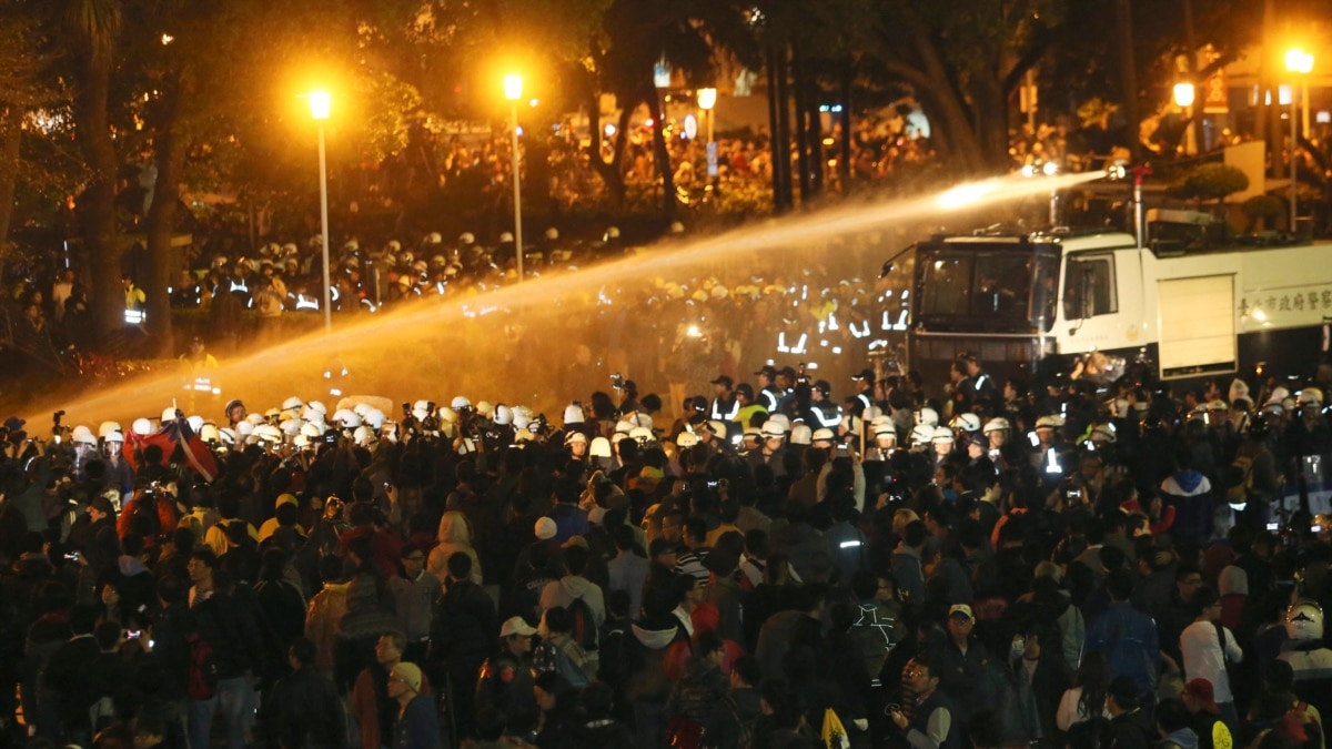 Taiwan Riot Police Clear Government Offices of Protesters