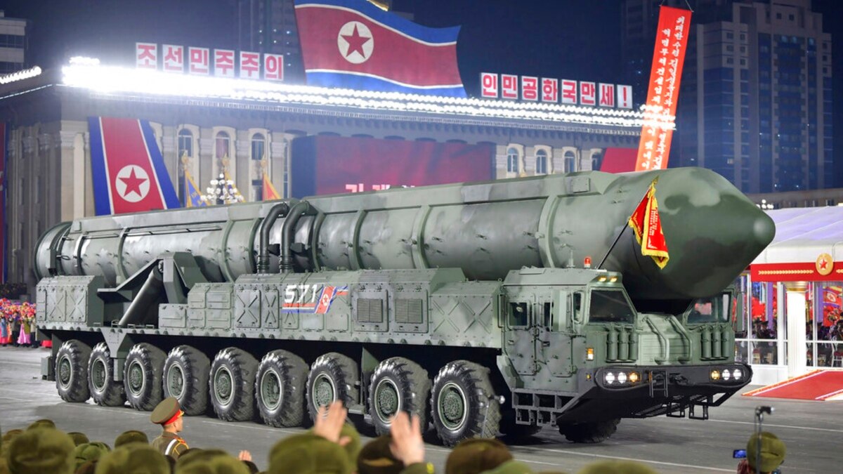 미 국무부, 북한 고체연료 ICBM 에 “한반도 비핵화 위해 외교 관여할 준비 돼 있어”