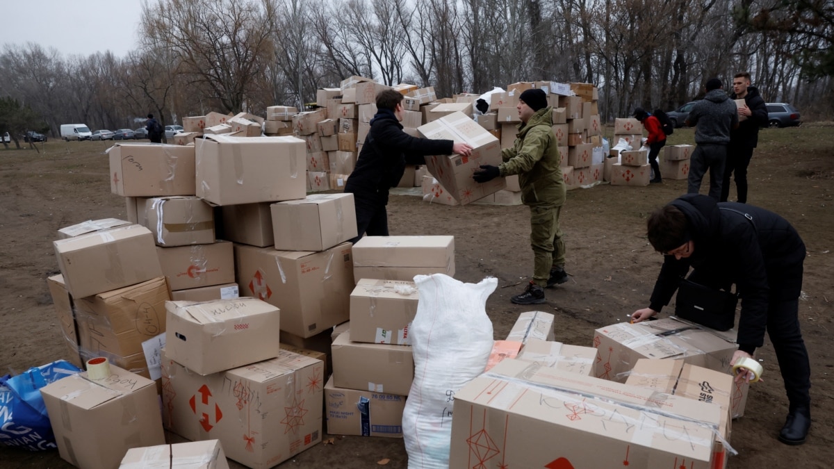First Humanitarian Aid Convoy Reaches Areas Close To Embattled Soledar