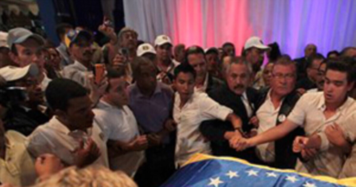 Venezuelans Pay Respects as Body of Perez Returns