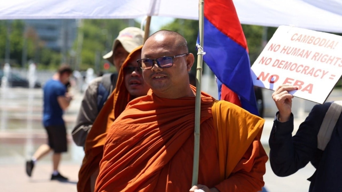 Activist Monks Flee Cambodia Fearing Defrocking, Arrest