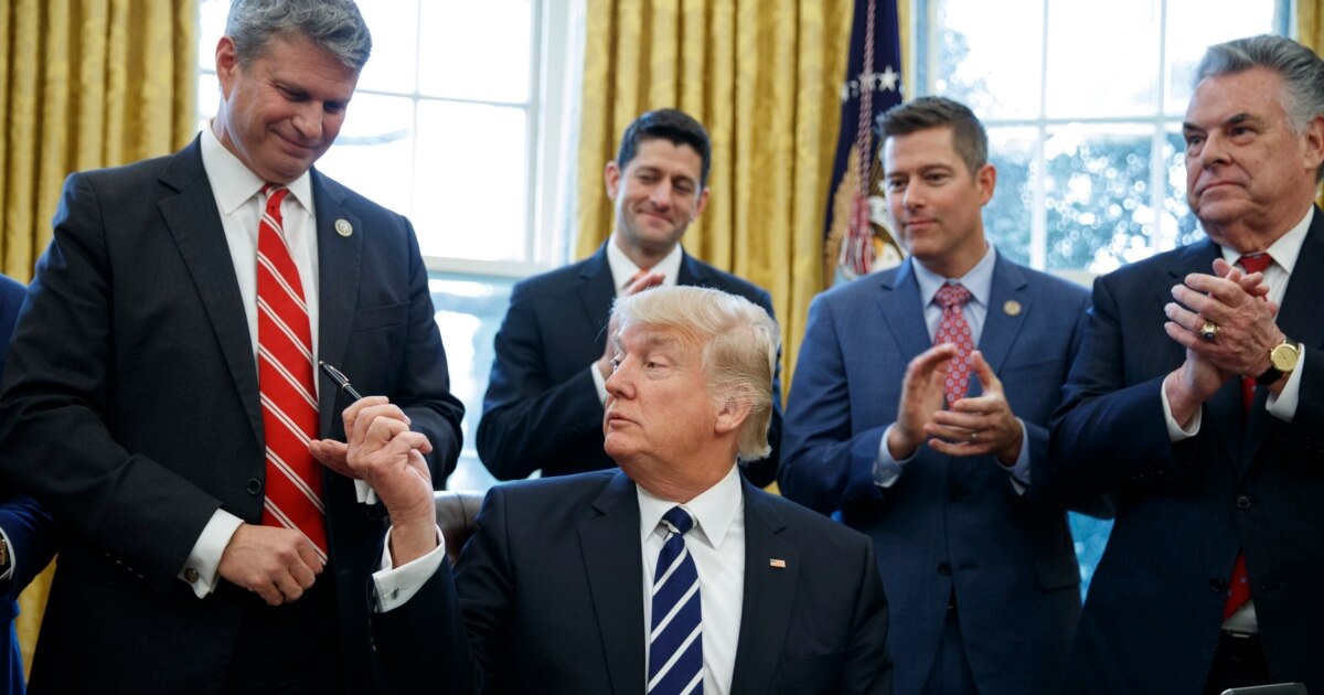 After Flurry of Executive Orders, Trump Awaits More Fancy Pens