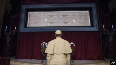 Shroud Of Turin On Display Shroud Of Turin Goes On Rare Display Amid