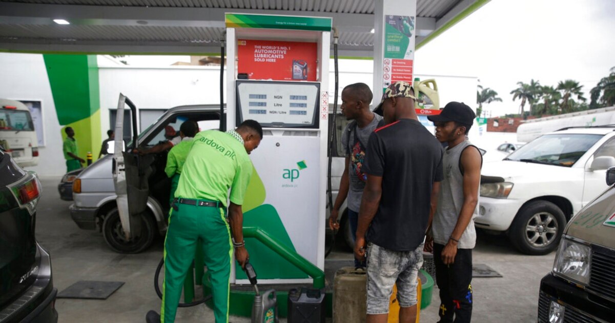 Nigerian Authorities Call For Calm as Citizens Protest Cash, Fuel Shortages