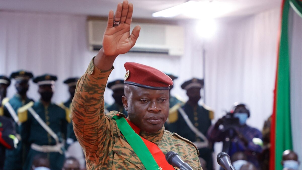 Investiture de Damiba: une minute de silence pour les victimes des ...