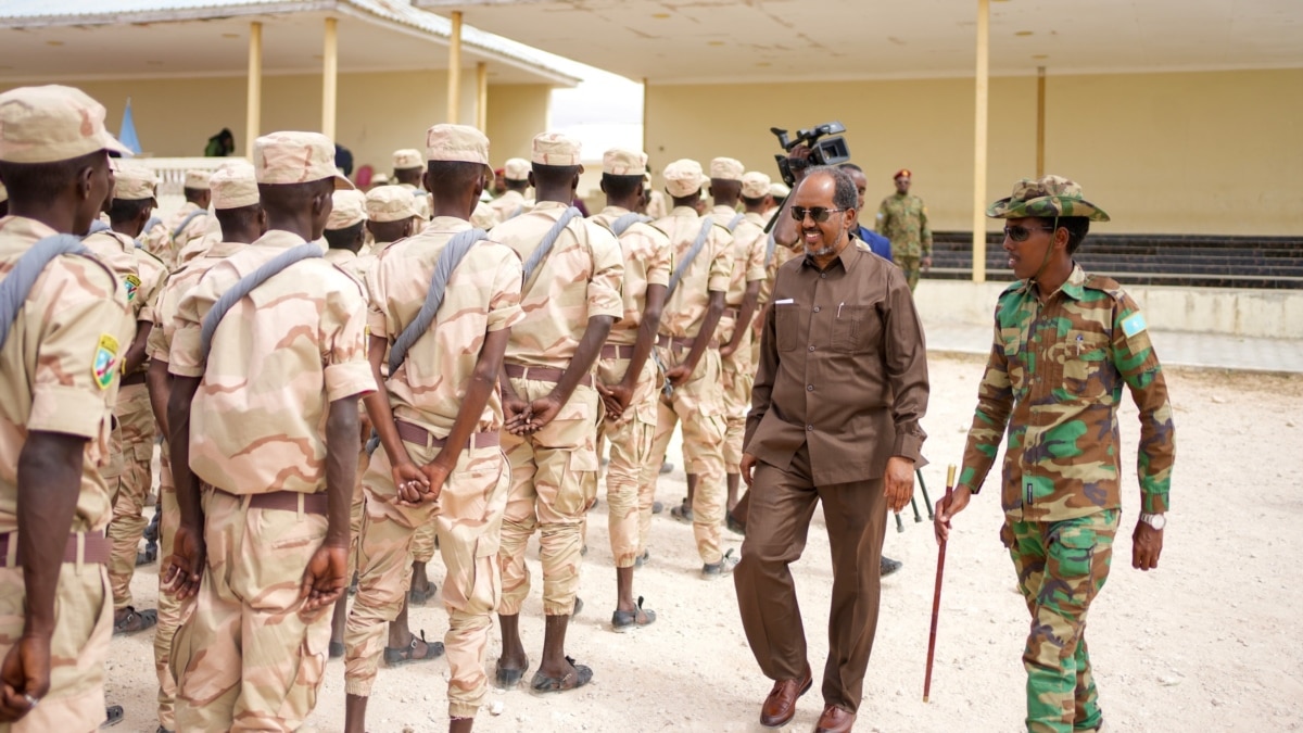 Madaxweyne Xasan oo kormeeray ciidanka laga soo celiyey Eritrea