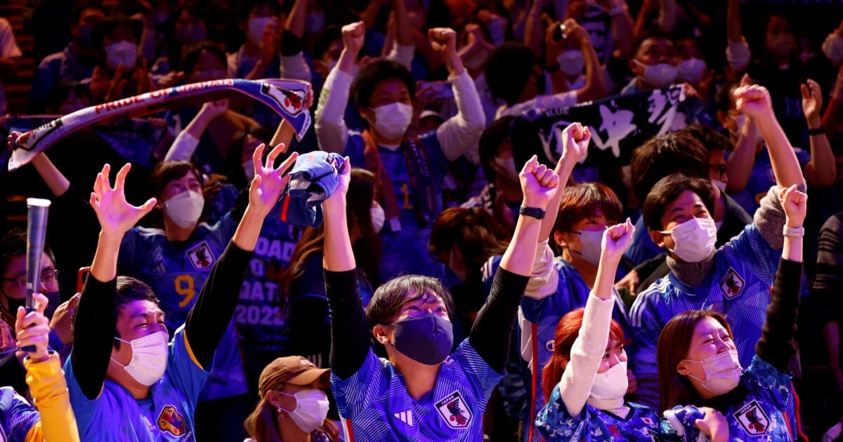 Tidy Japanese Fans Clean Up at World Cup