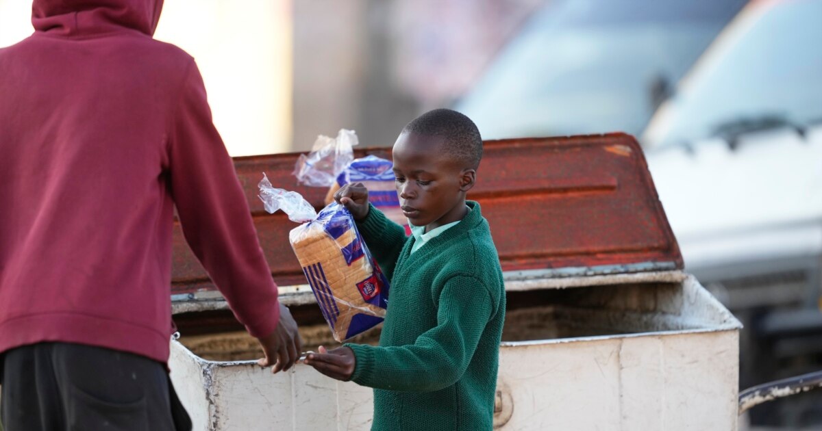 US Official Blames Zimbabwe's Economic Decline on Corruption, Not Sanctions