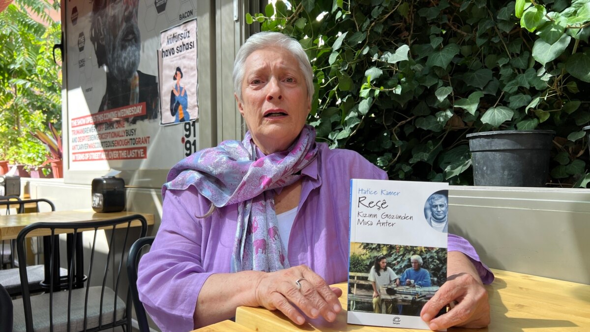 Rahşan Anter Di Çavê Xwe De Bavê Xwe Mûsa Anter Vedibêje