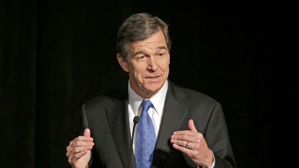 Partisan Power Struggle Overshadows North Carolina Governor