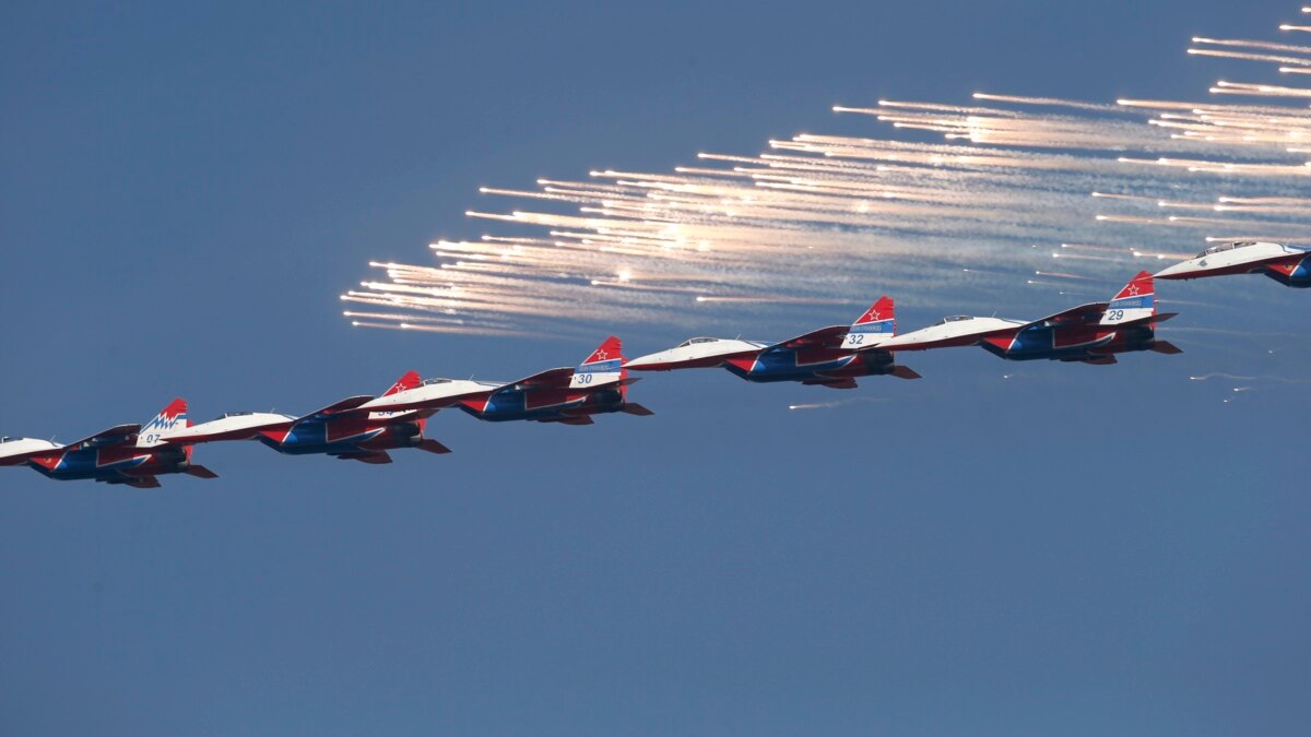 Pentagon: Russian Jet Flies Within 1.5 Meters of US Navy Plane