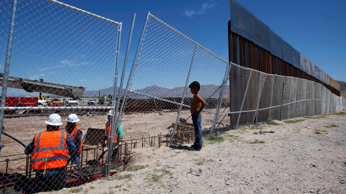 Trump Orders Building of Wall Along US-Mexican Border