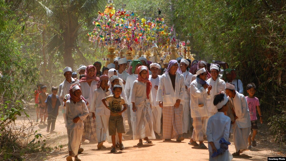 Many of Cambodia’s Cham Muslims Condemn ISIS Brutality