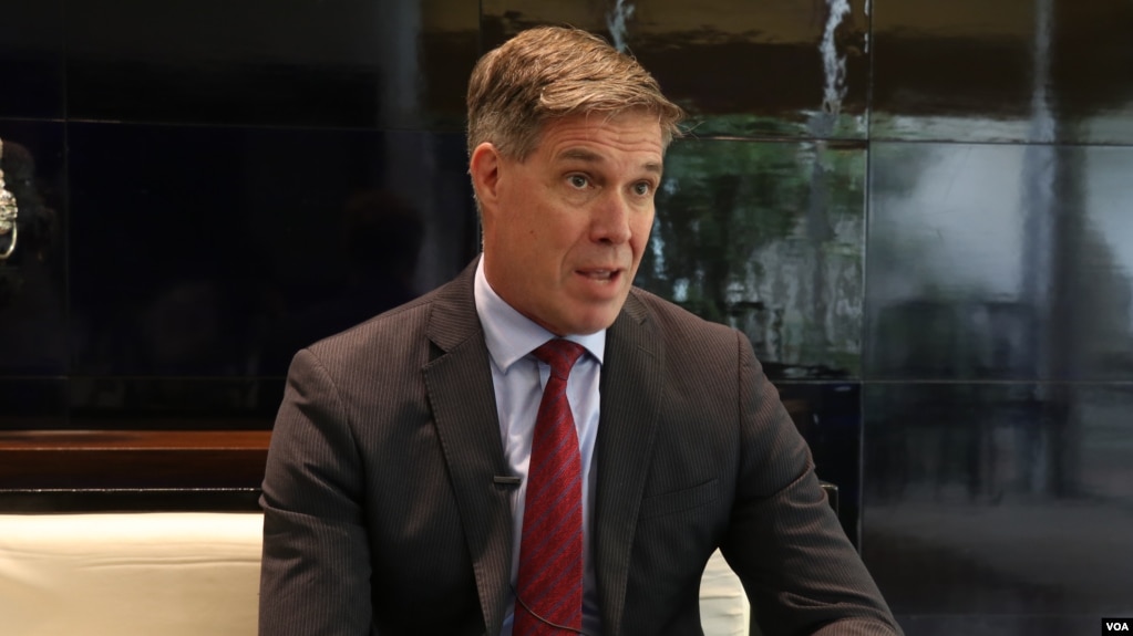 បទសម្ភាសន៍ VOA៖ មន្ត្រី មន្ទីរ បញ្ច កោណ ពិភាក្សា ពី ទំនាក់ ទំនង ជាមួយ ...