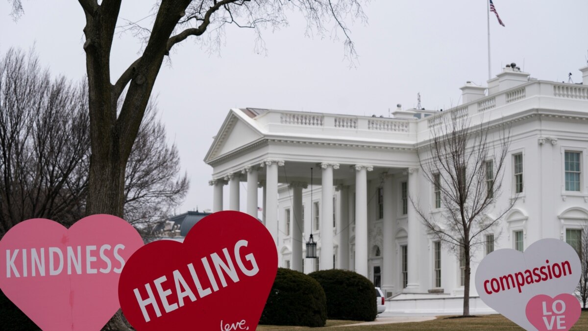 US First Lady Displays ‘Valentine to the Country’ on White House Lawn