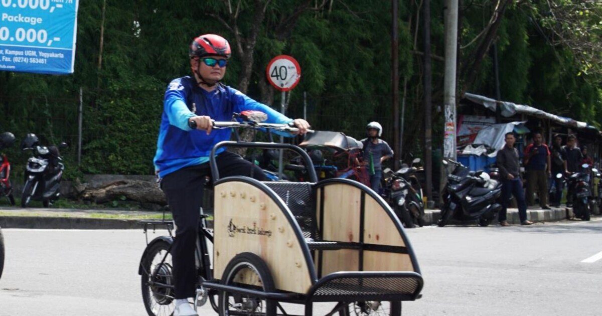 Becak di Tengah Sistem Transportasi Indonesia Modern