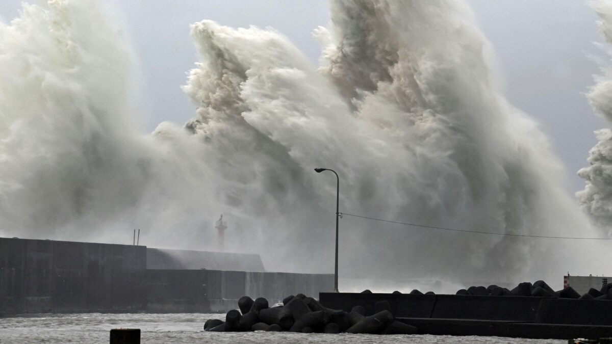 Topan Terjang Jepang Tengah, Dua Orang Tewas