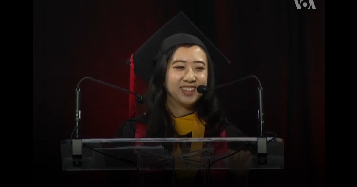 Chinese Student Apologizes for Controversial Graduation Remarks