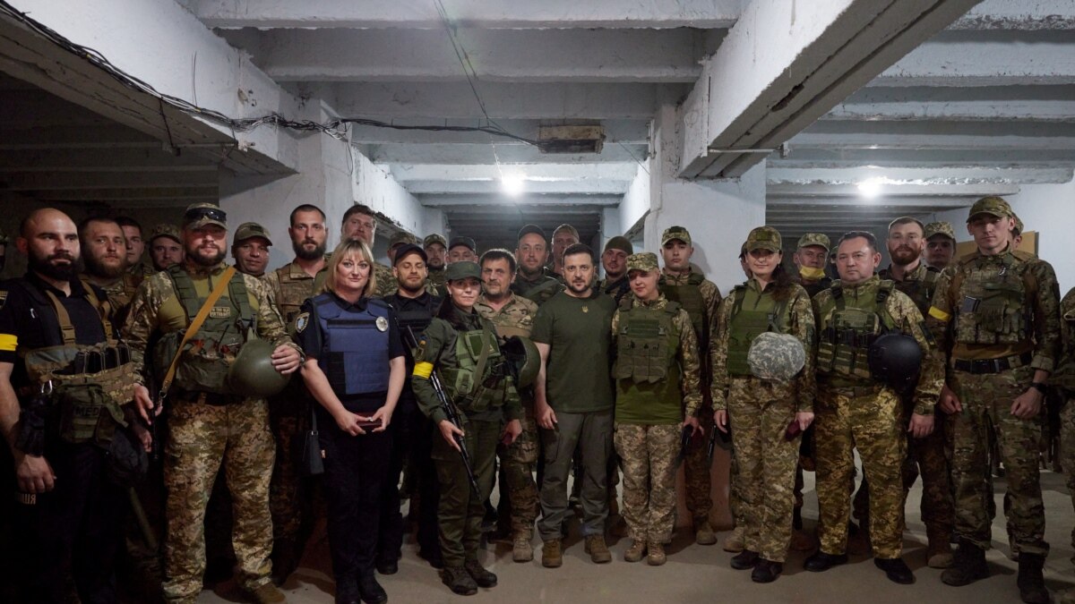 Zelenskyy Visits Soldiers on Southern Front Line While Heaviest ...