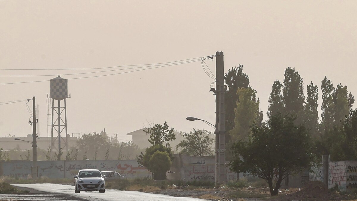 Iran TV: Sandstorm Shuts Offices, Schools in Tehran, Region