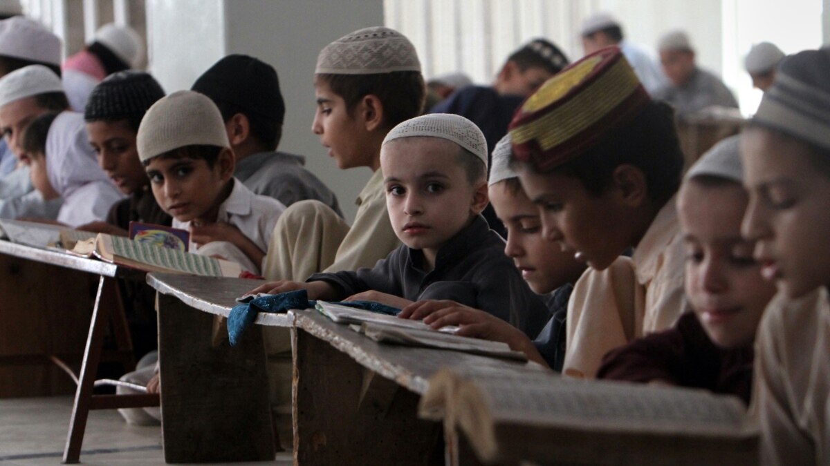 Pakistan's Sharif Consults Religious Scholars on Future of Madrassas