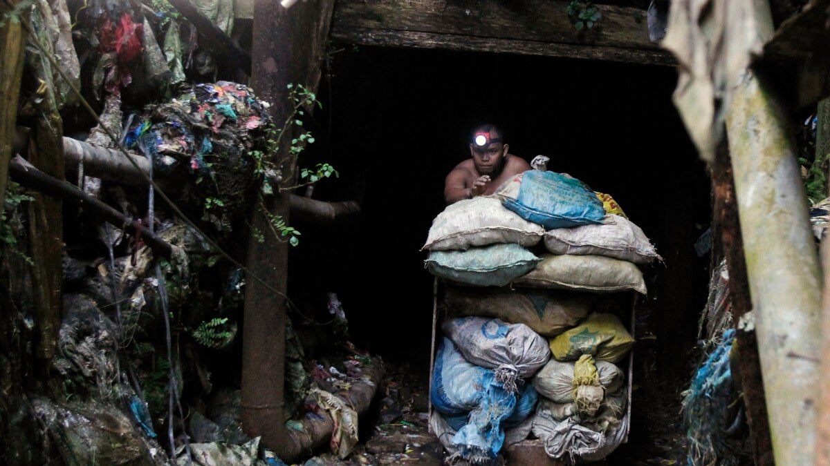 Philippines' Gold Mining Regulations Cause Problems for Local Prospectors
