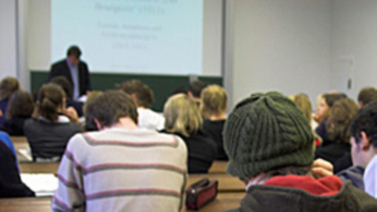 Lecture or Interactive Teaching? New Study of an Old Issue