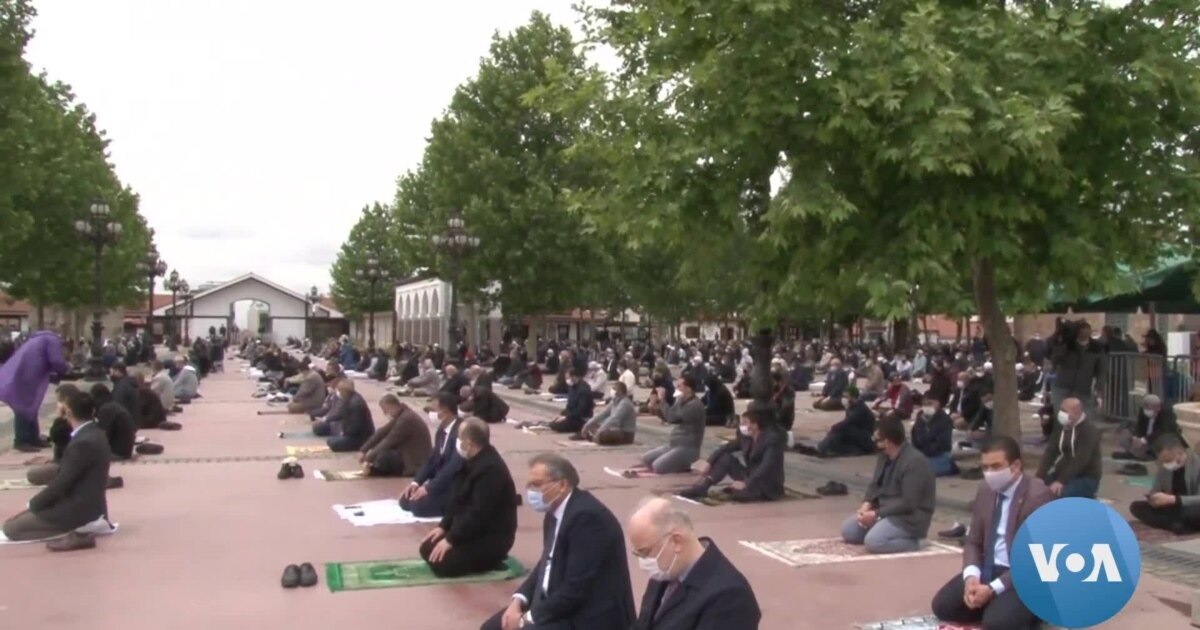 Turkey Opens Mosques for Friday Prayers with Strict Social Distancing ...